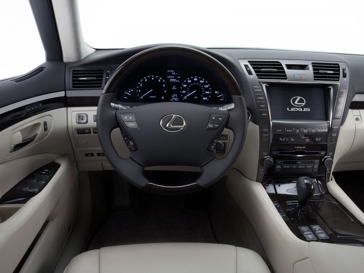 Lexus LS IV 460 V8 (380 Hp) Automatic
